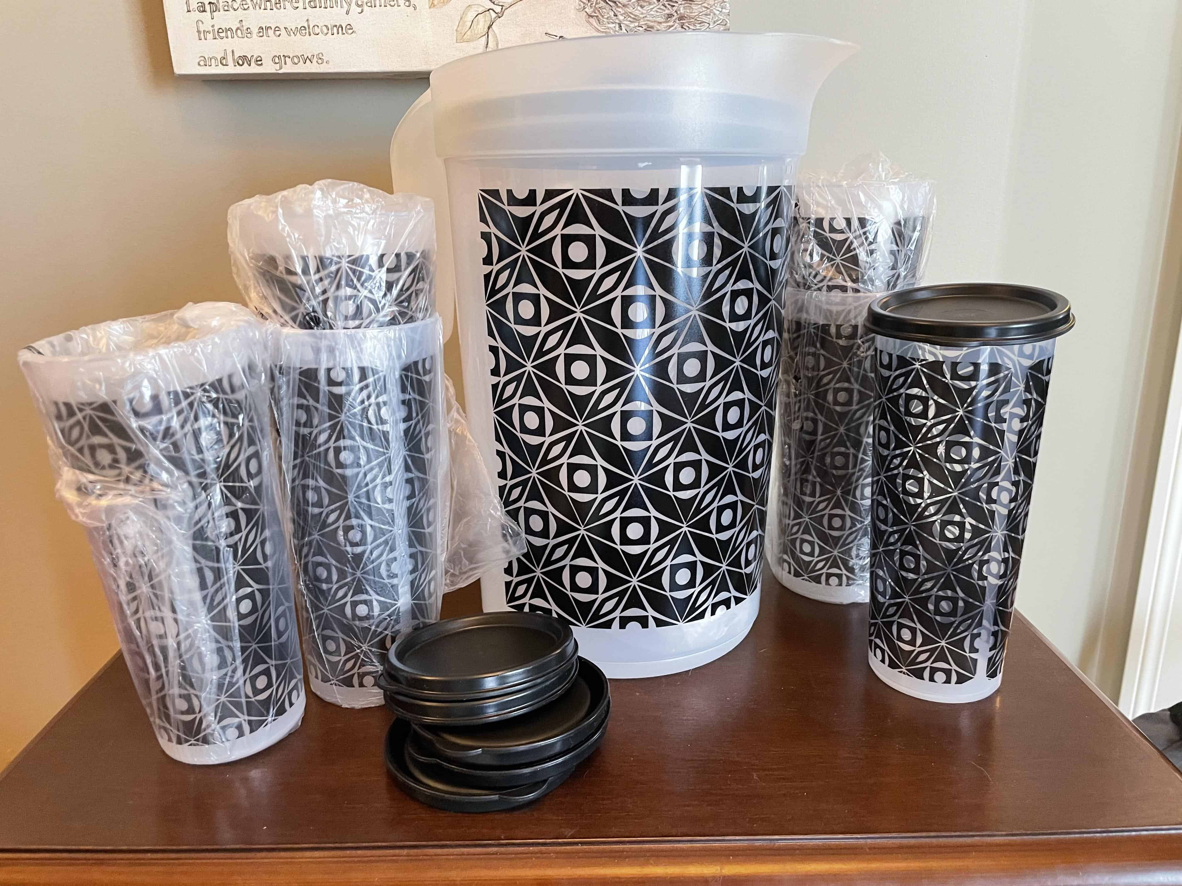 TUPPERWARE Diffuser Jug and 6 Cups with Lids