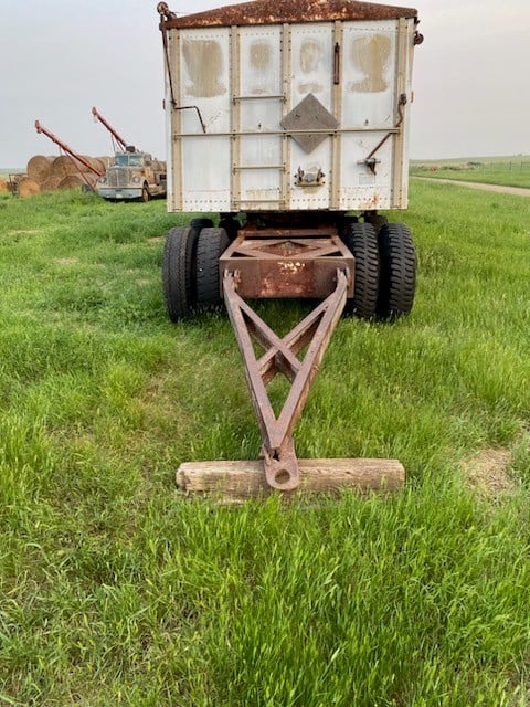 UNRESERVED**** 42' MERRITT GRAIN TRAILER WITH TANDEM AXLE DOLLY